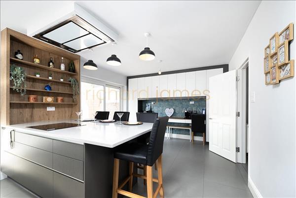 Norbury Grove, Mill Hill, London, NW7 5 bed semi-detached house - £675,000