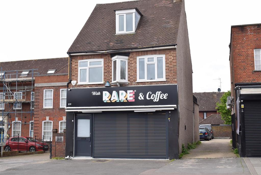 Chingford Mount Road, London Property - £1,646 pcm (£380 pw)