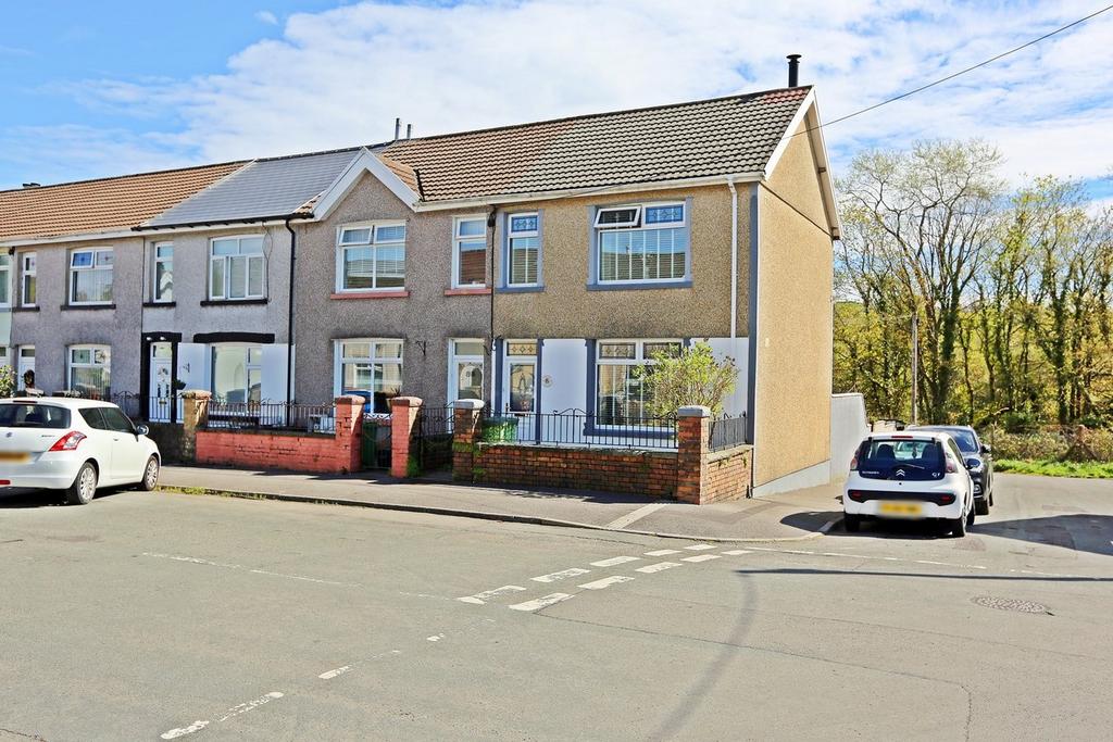 Commercial Street, Pontypridd CF38 3 bed end of terrace house - £175,000