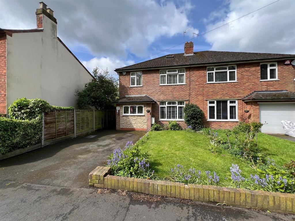 Heath Street, Stourbridge, DY8 1SF 4 bed semi-detached house - £375,000