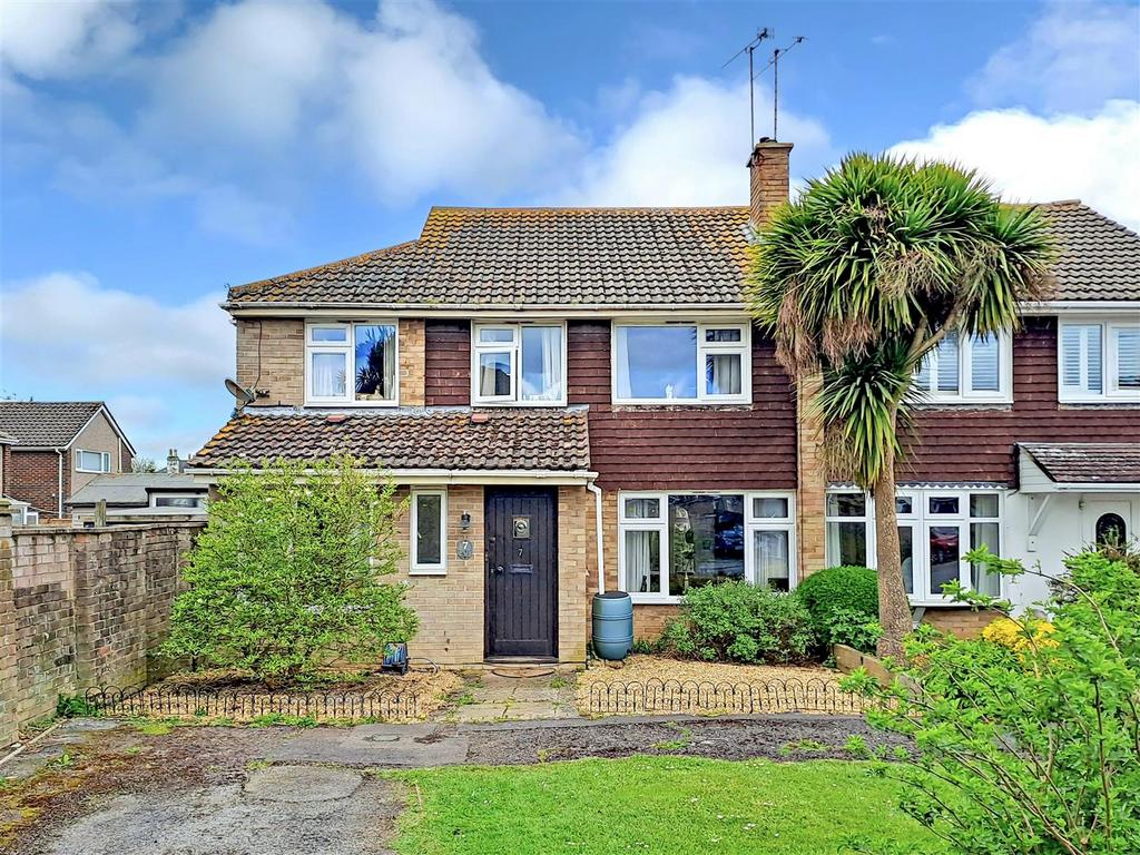 Hailsham Close, East Preston BN16 5 bed semi-detached house - £392,500