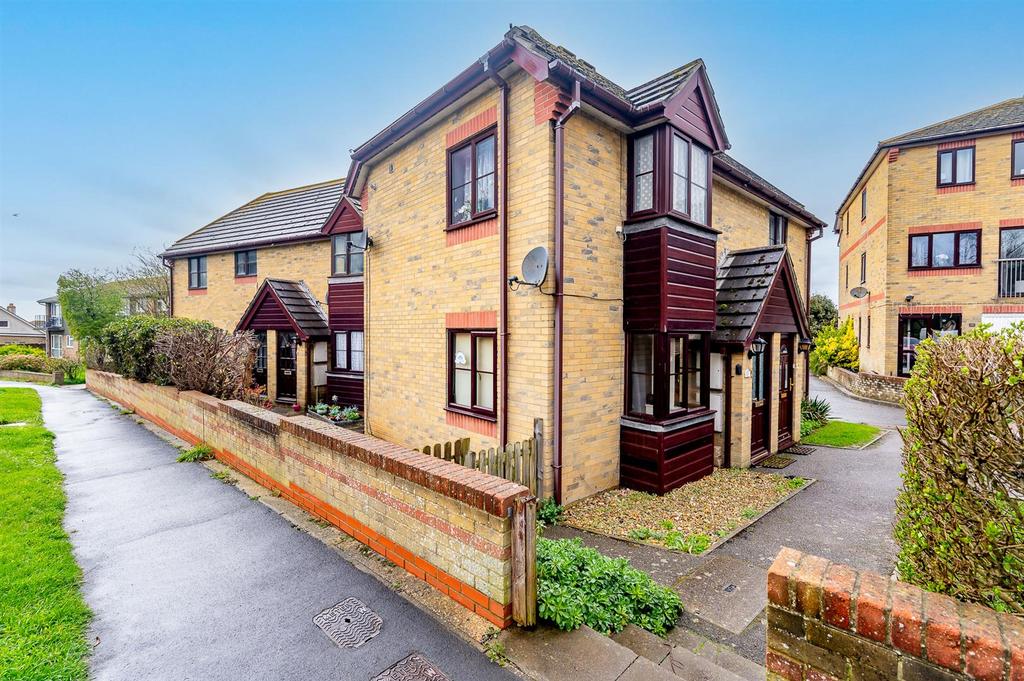 Clayfields, Peacehaven 2 bed apartment - £207,500