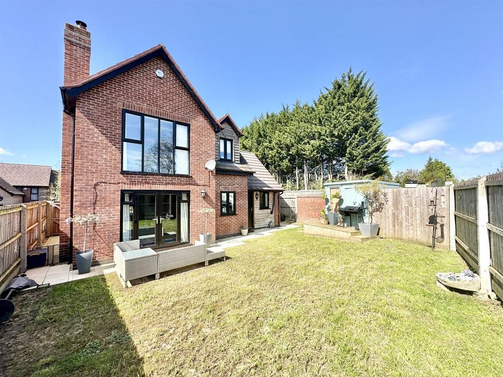 Laburnum Villas, Hartpury GL19 3 bed detached house for sale - £385,000