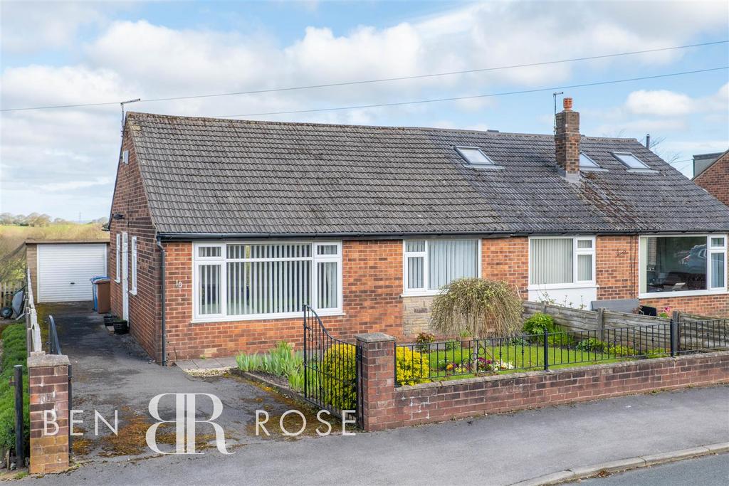 Lawton Close, Wheelton, Chorley 2 bed semi-detached bungalow - £274,995