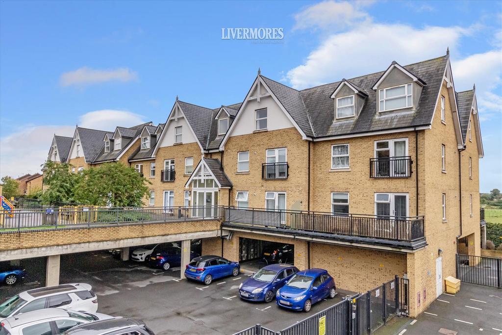 Tanners Close, Crayford, Kent 1 bed flat - £205,000