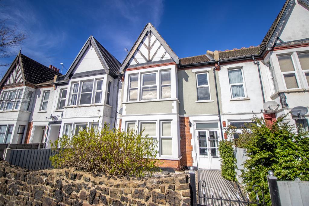 Valkyrie Road, Westcliff-on-Sea SS0 2 bed flat - £210,000