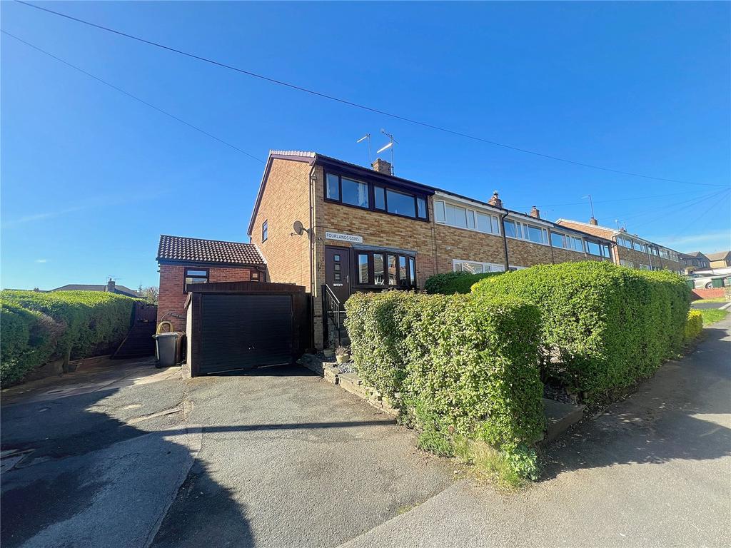 Fourlands Gardens, Idle, Bradford, BD10 3 bed terraced house - £250,000