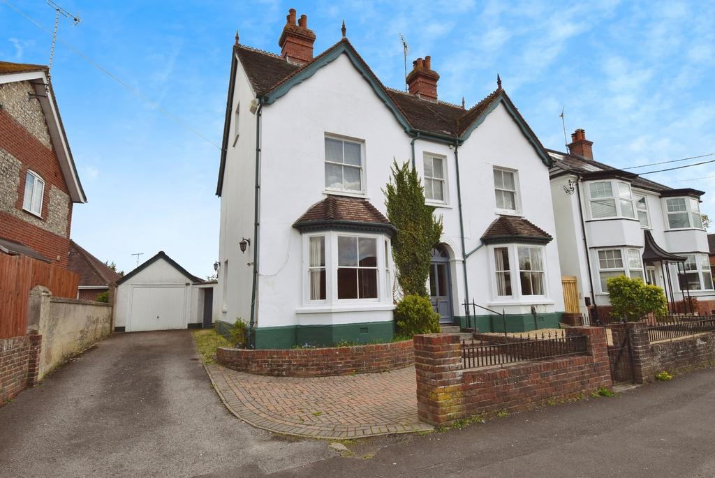 Salisbury Road, Amesbury, SP4 7HH 5 bed detached house - £675,000