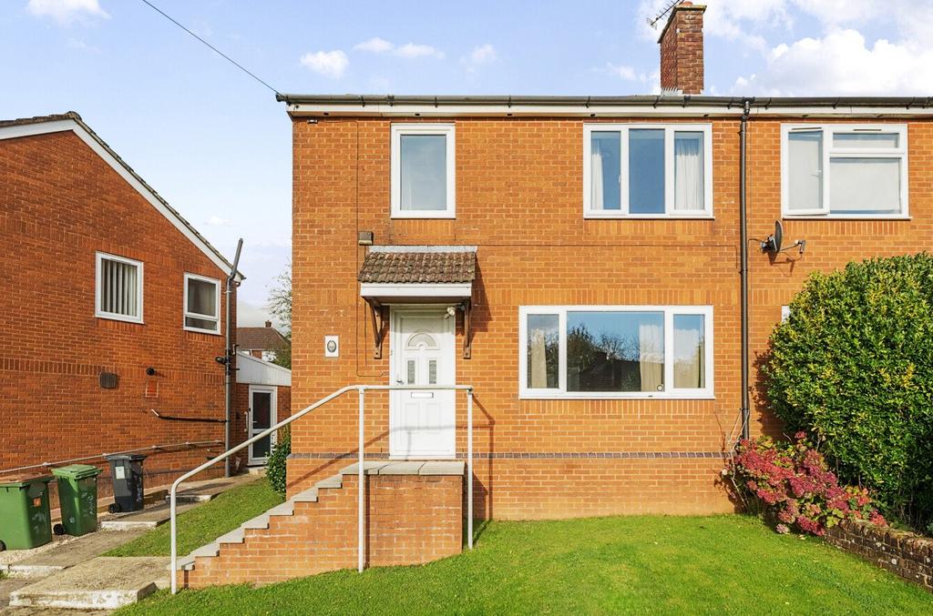 Shears Road, Bishopstoke, Hampshire... 3 bed semi-detached house - £260,000