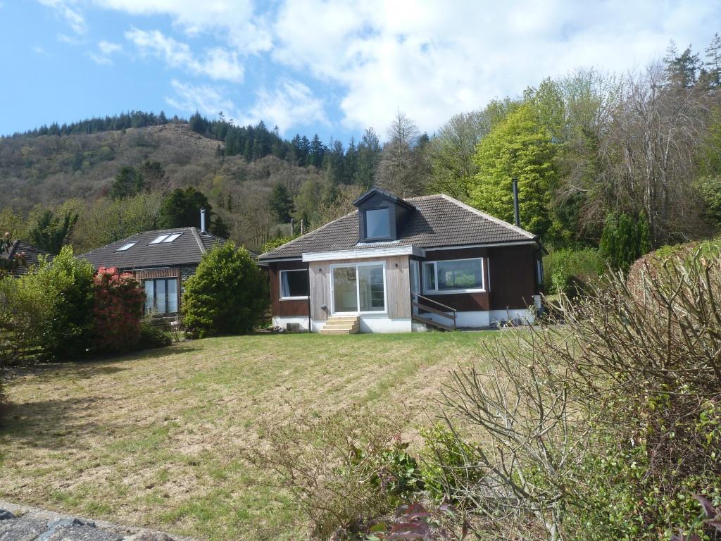 98 Bullwood Rd, Dunoon, PA23 7QL 3 bed detached bungalow - £250,000
