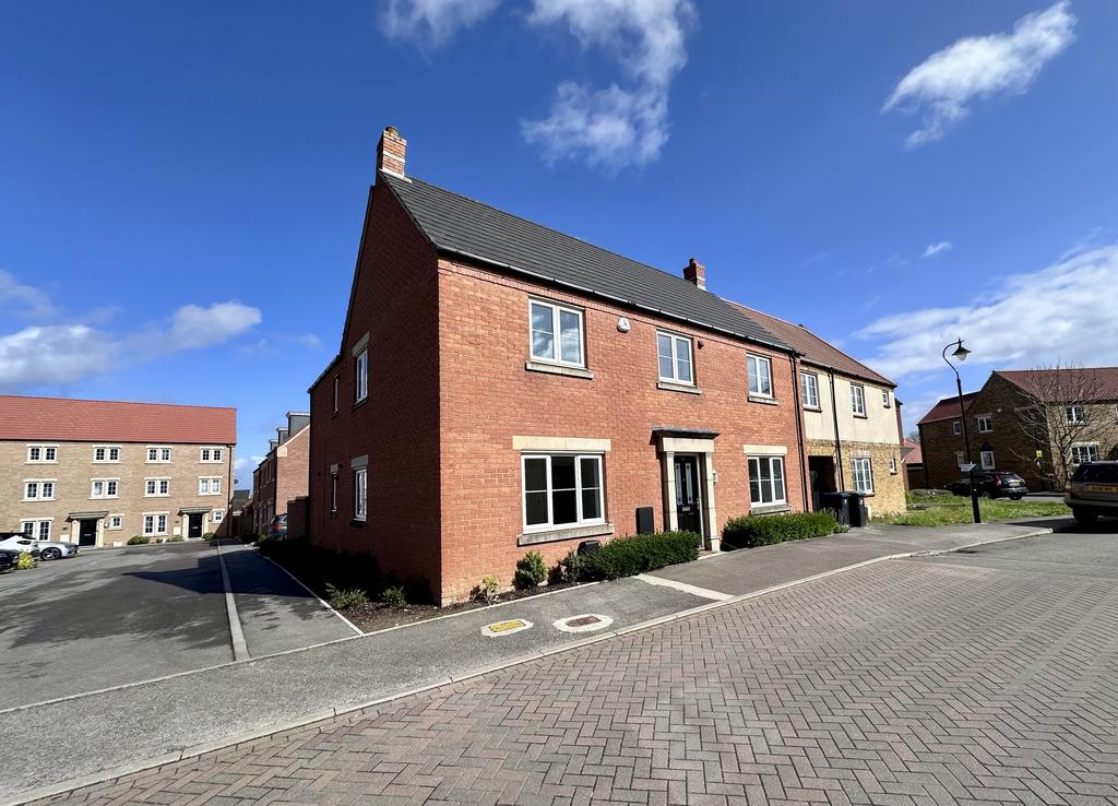 Highfield Drive, Littleport, Ely 5 bed end of terrace house - £395,000