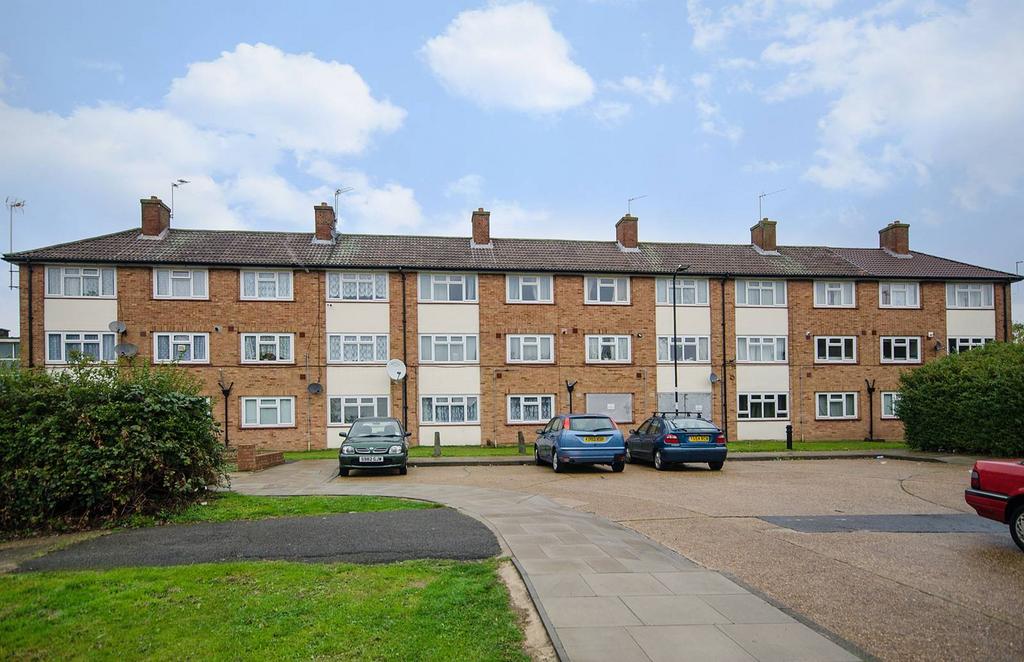Bangor Close, Northolt, UB5 2 bed flat - £315,000