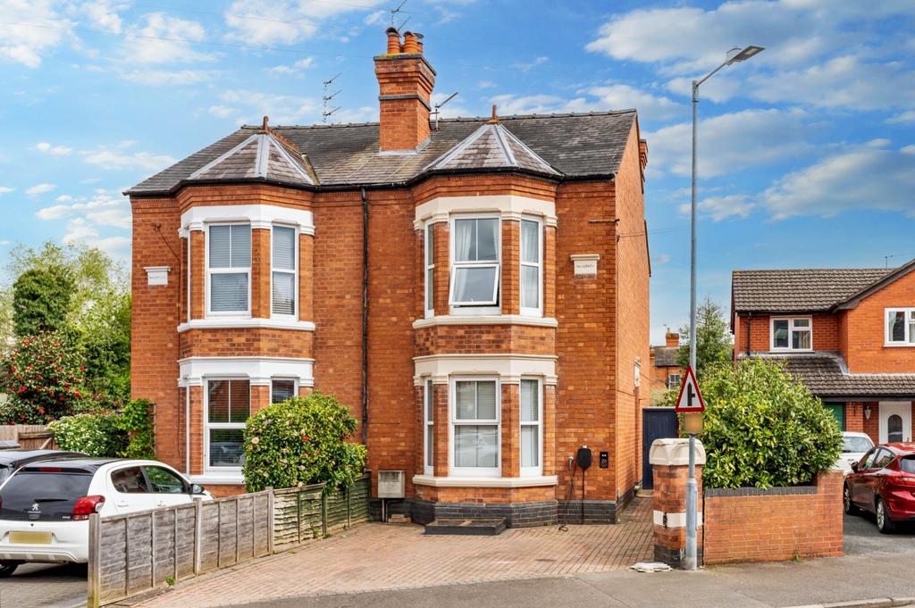 Worcester WR2 4 bed semi-detached house - £425,000