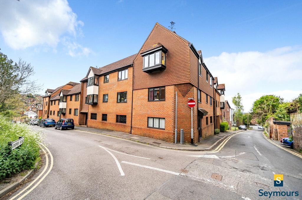 Warren Road, Surrey GU1 1 bed flat for sale - £250,000