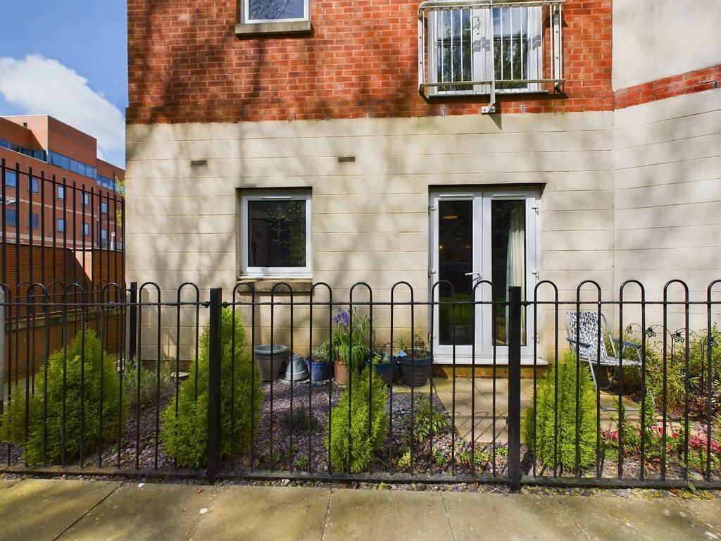 Soudrey Way, Cardiff. CF10 1 bed ground floor flat - £115,000