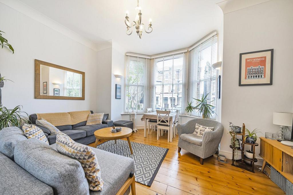 Montrell Road, London 1 bed flat for sale - £375,000