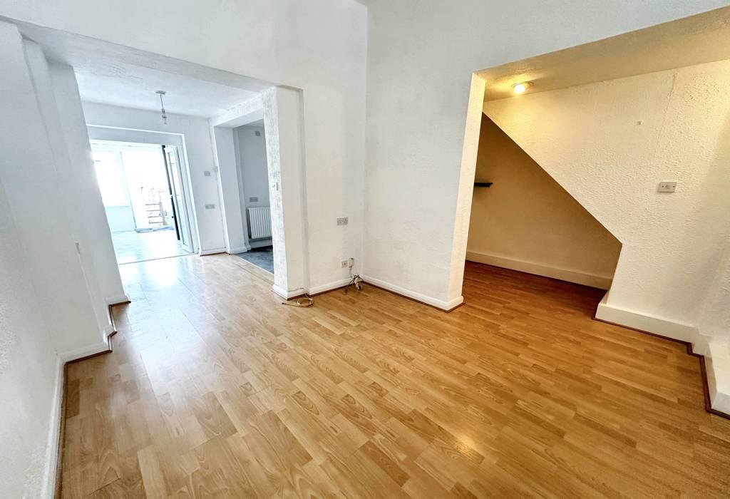 South Road, Newhaven, BN9 9QJ 1 bed flat - £950 pcm (£219 pw)