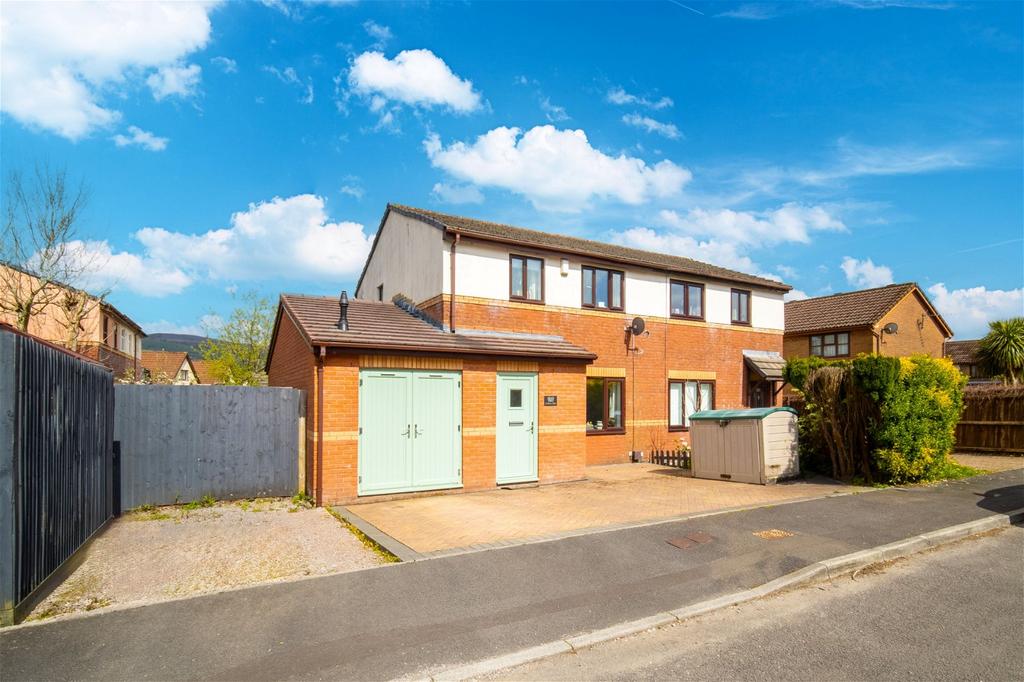 Heol Y Ddol, Caerphilly, CF83 3JF 4 bed semi-detached house - £335,000