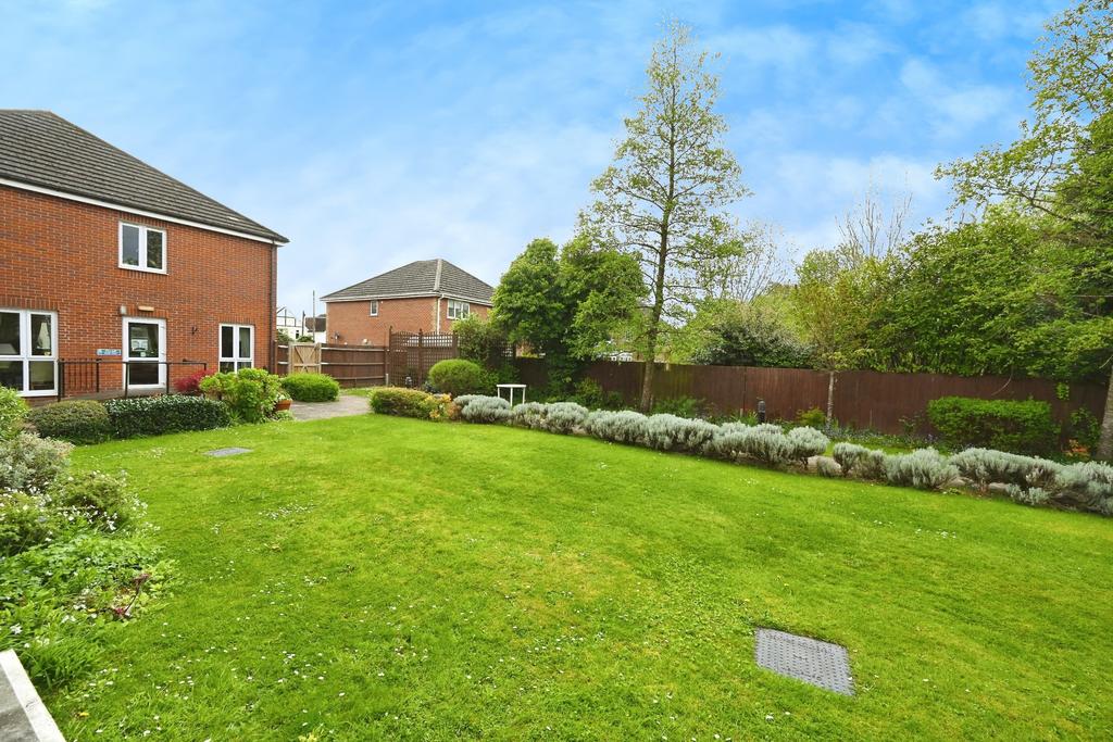 Stevens Court, Winnersh RG41 1 bed apartment - £100,000