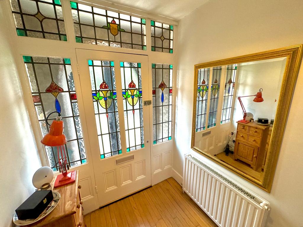 Lakeside, Swindon SN3 3 bed semi-detached house - £475,000