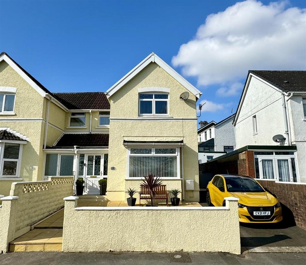 Queen Marys Walk, Llanelli 3 bed semi-detached house - £210,000
