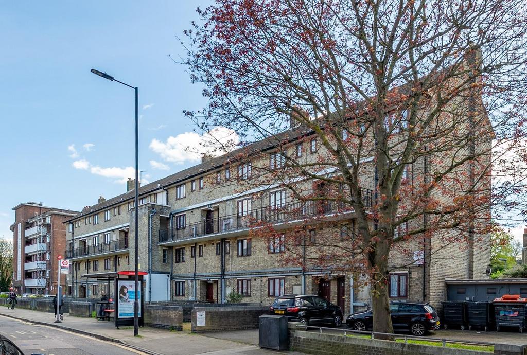 Northwold Road, London, E5 2 bed apartment - £400,000