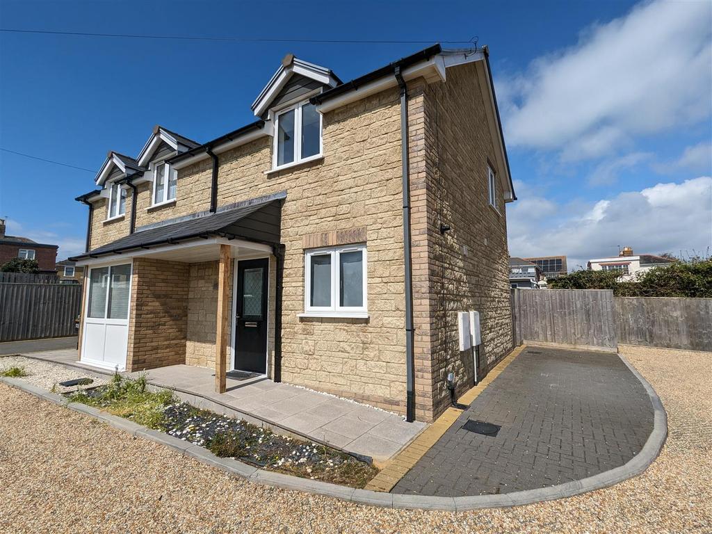 Marlborough Road, Ryde, PO33 1AN 2 bed semi-detached house - £240,000