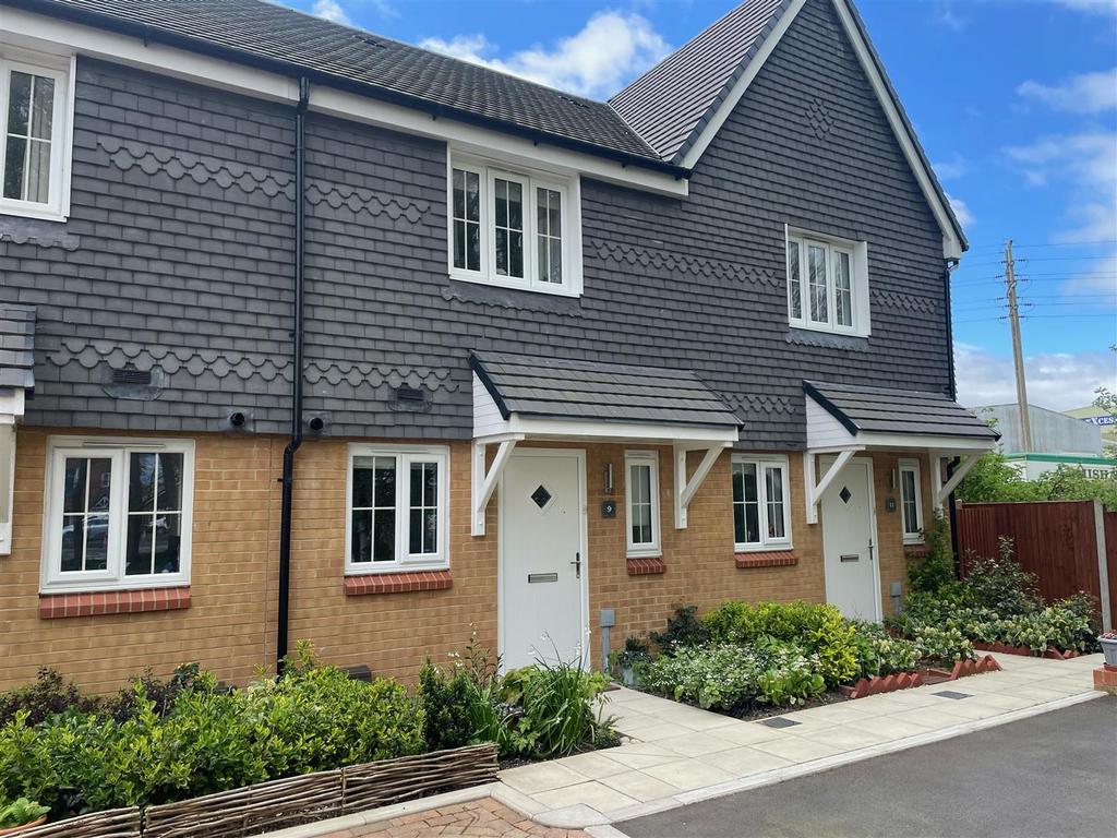 Poplar Close, Salisbury SP2 2 bed terraced house - £270,000