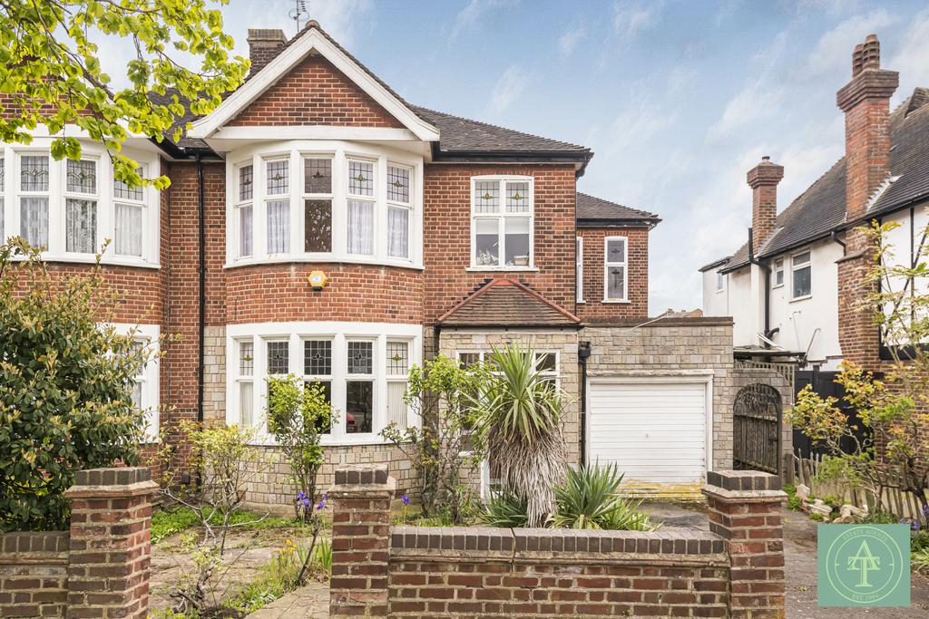 The Mall, London, N14 4 bed semi-detached house for sale - £1,250,000