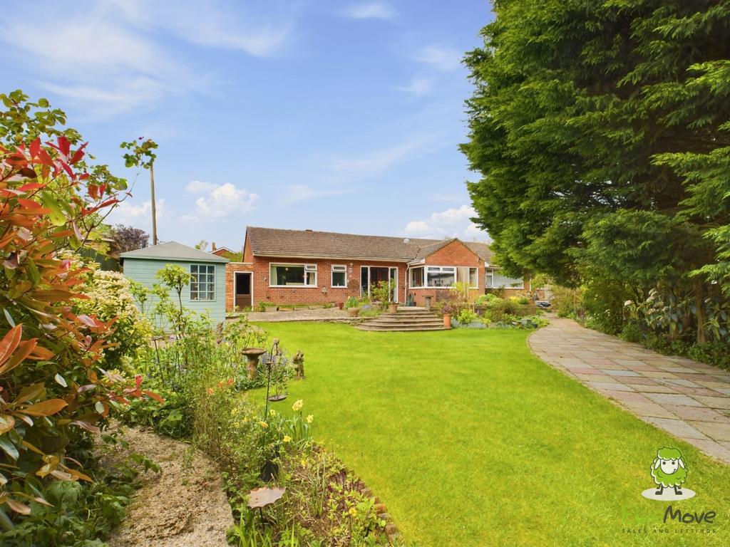 Roman Road, Basingstoke, Hampshire, RG23 3 bed detached bungalow - £550,000