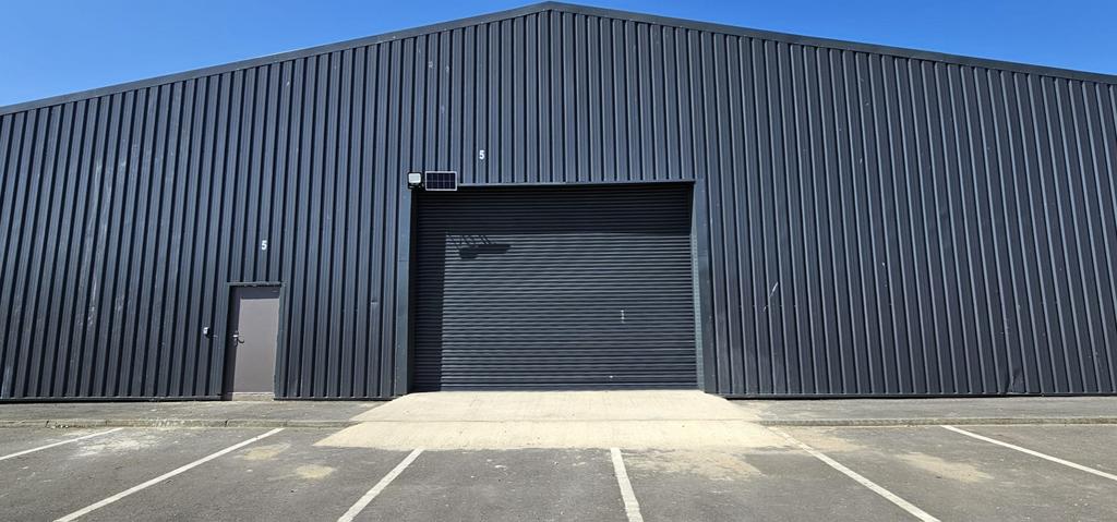 Blue House Point Road... Industrial unit to rent - £1,750 pcm (£404 pw)