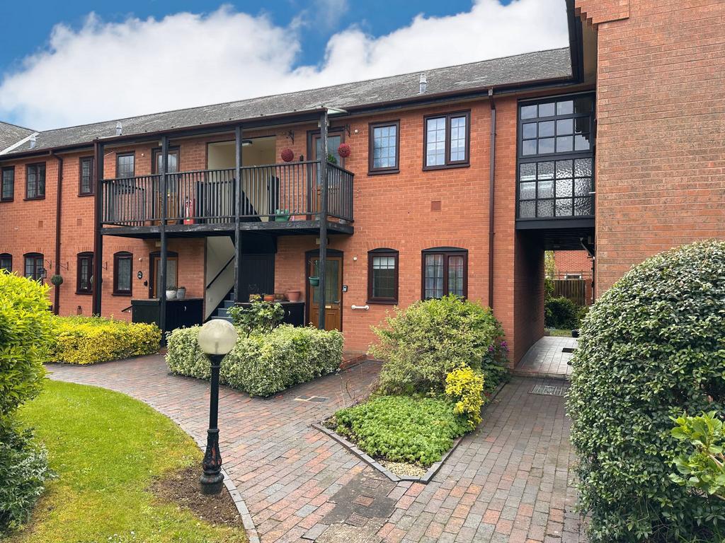 Oversley House, Alcester, B49 1 bed apartment - £45,000