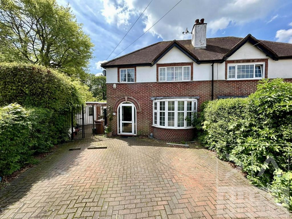 Roundwood View, Banstead SM7 4 bed semi-detached house - £3,000 pcm (£ ...