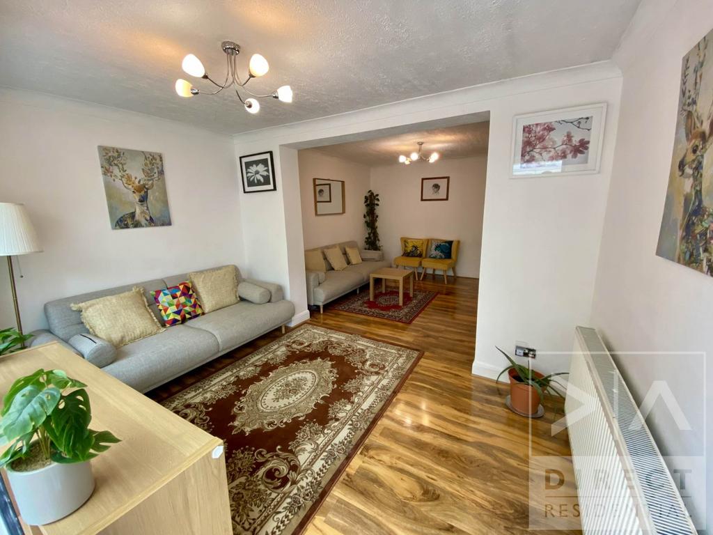 Roundwood View, Banstead SM7 4 bed semi-detached house - £3,000 pcm (£ ...