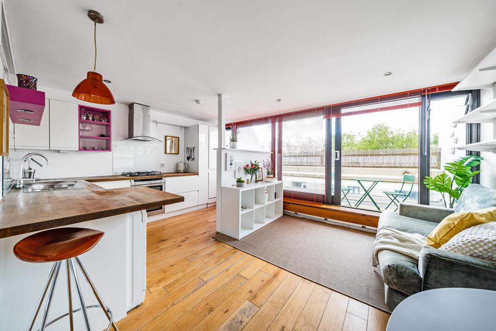 Lulot Gardens, Archway, London, N19 1 bed flat for sale - £465,000