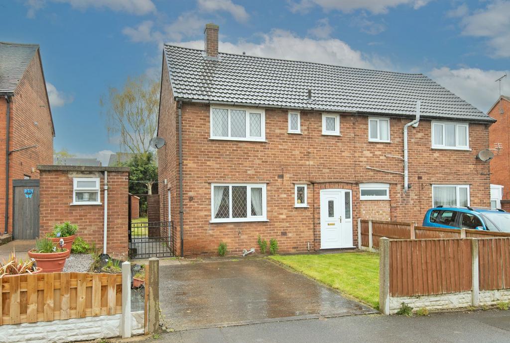Church Lane, Chesterfield S44 2 bed semi-detached house - £140,000