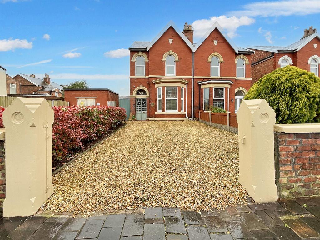 Lesley Road, Southport PR8 2 bed semi-detached house for sale - £215,000