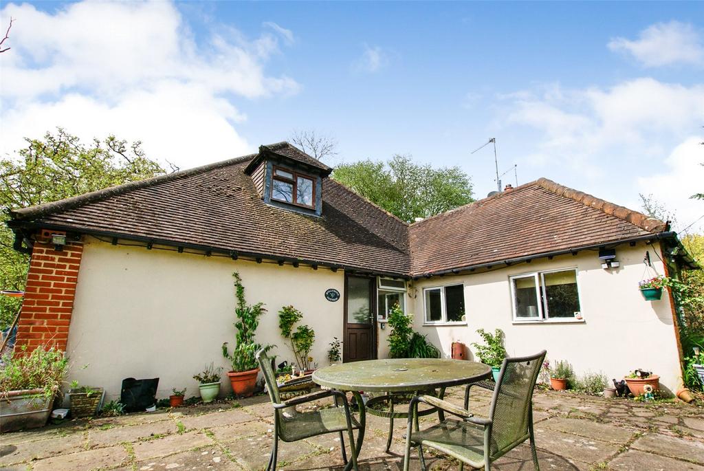 Potbridge, Odiham RG29 4 bed bungalow - £500,000