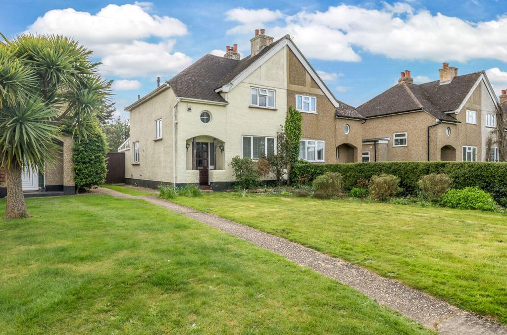 Rookwood Road, West Wittering, PO20 2 bed semi-detached house - £375,000