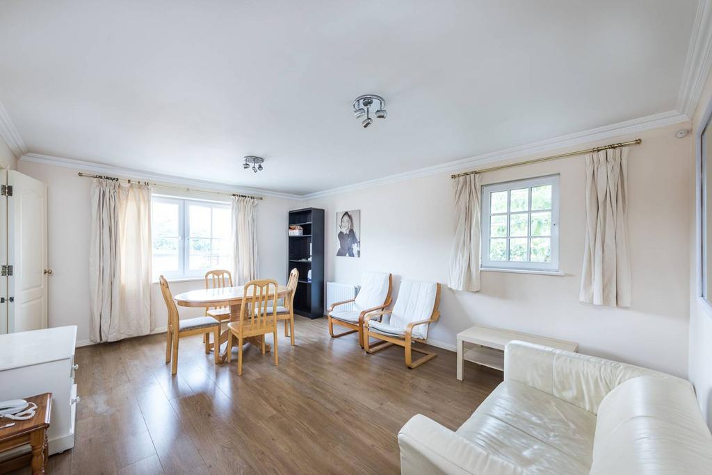 Bedser Close, Vauxhall, London, SE11 2 bed flat - £2,200 pcm (£508 pw)