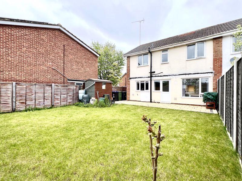Ernle Road, Calne SN11 3 bed semi-detached house - £284,000