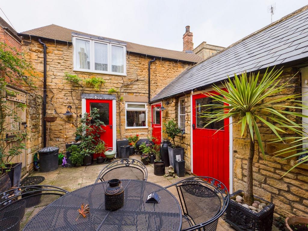High Street, Moreton-in-Marsh GL56 2 bed terraced house - £525,000