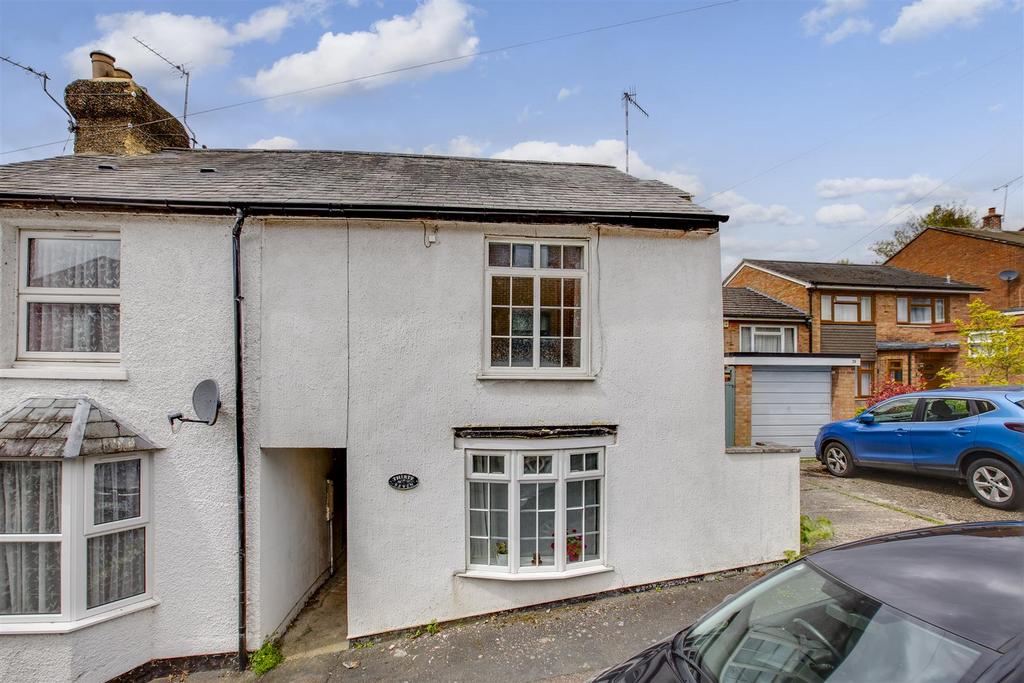 Queen Street, High Wycombe HP13 2 bed end of terrace house - £323,000
