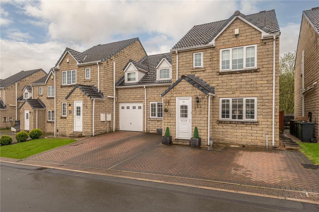 Greenhill Court, Batley, WF17 5 bed house - £300,000