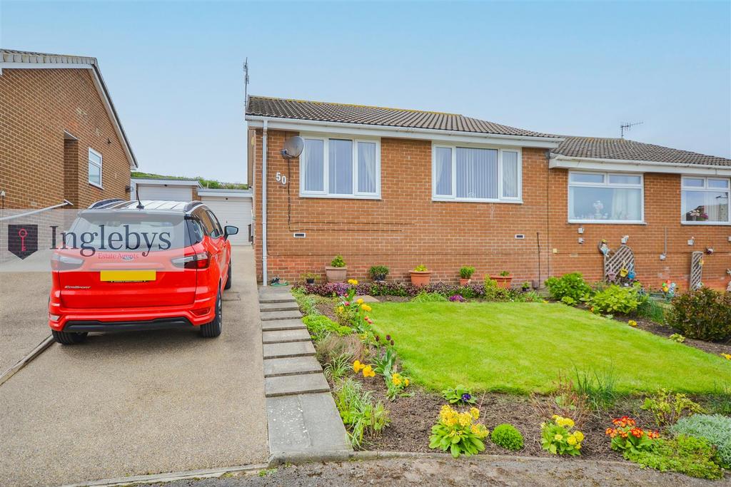 Cliffe Avenue, Carlin How 2 bed bungalow for sale - £129,950