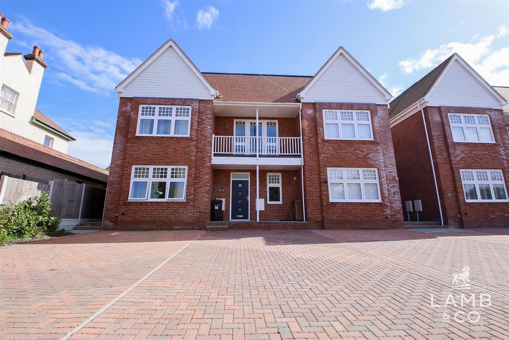 Nelson Road, Clacton-On-Sea CO15 4 bed terraced house - £325,000