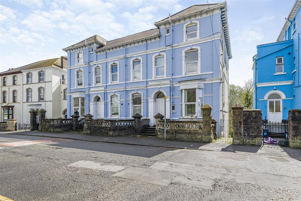 Bryn Road, Brynmill, Swansea 2 bed flat - £140,000