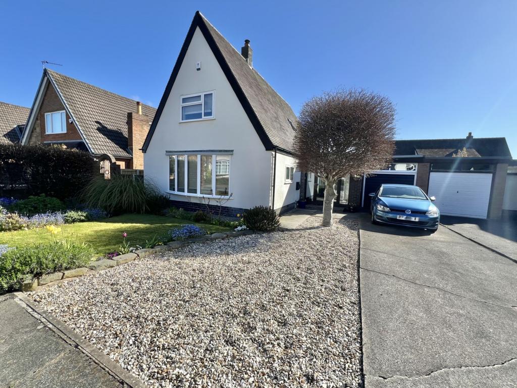 Levens Drive, Poulton-Le-Fylde FY6 4 bed detached house - £340,000