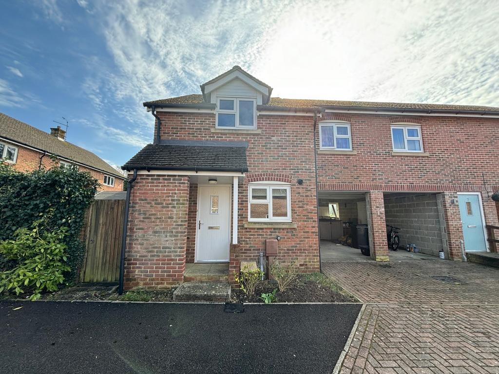 Thornton Close, Alresford SO24 2 bed link detached house - £1,250 pcm ...