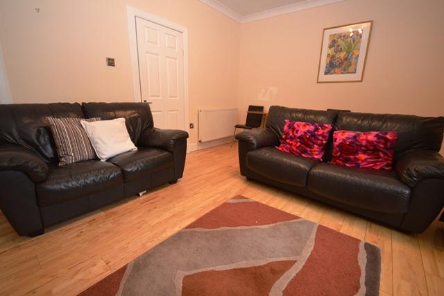 1534L – Simon Square, Edinburgh, EH8 9HP 2 bed flat - £1,495 pcm (£345 pw)